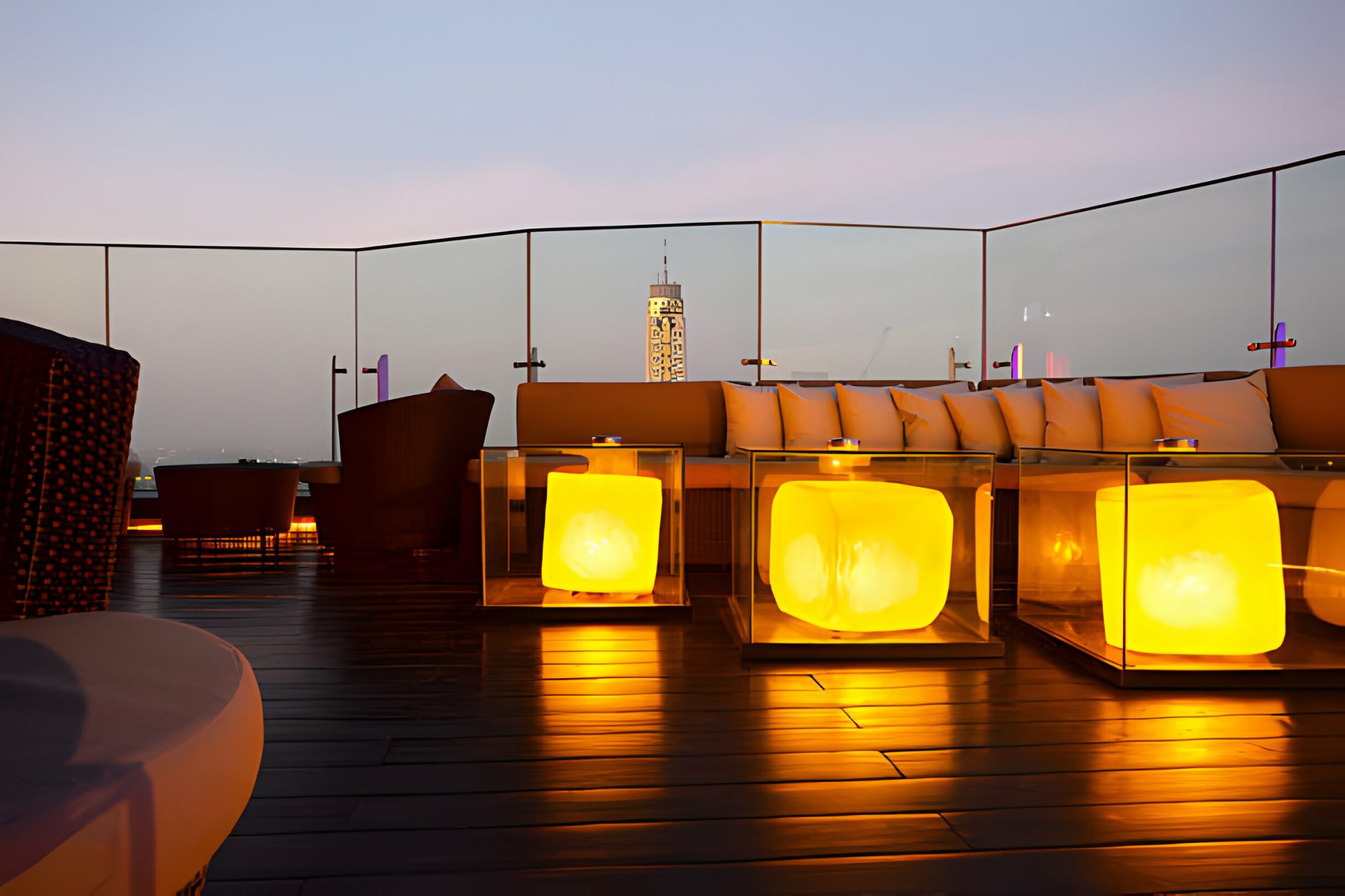 Eksplor Desain Cafe Rooftop Yang Unik Dan Inspiratif ...