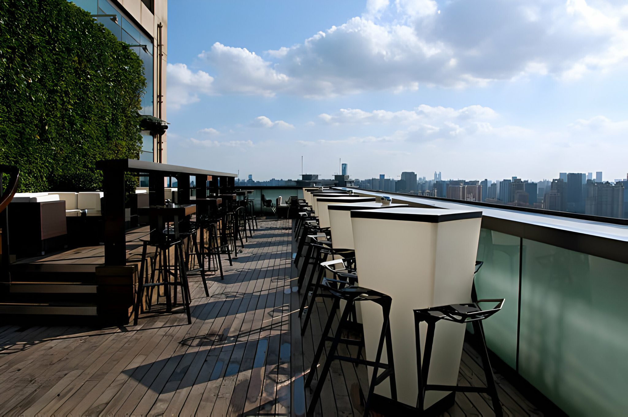 Eksplor Desain Cafe Rooftop Yang Unik Dan Inspiratif ...